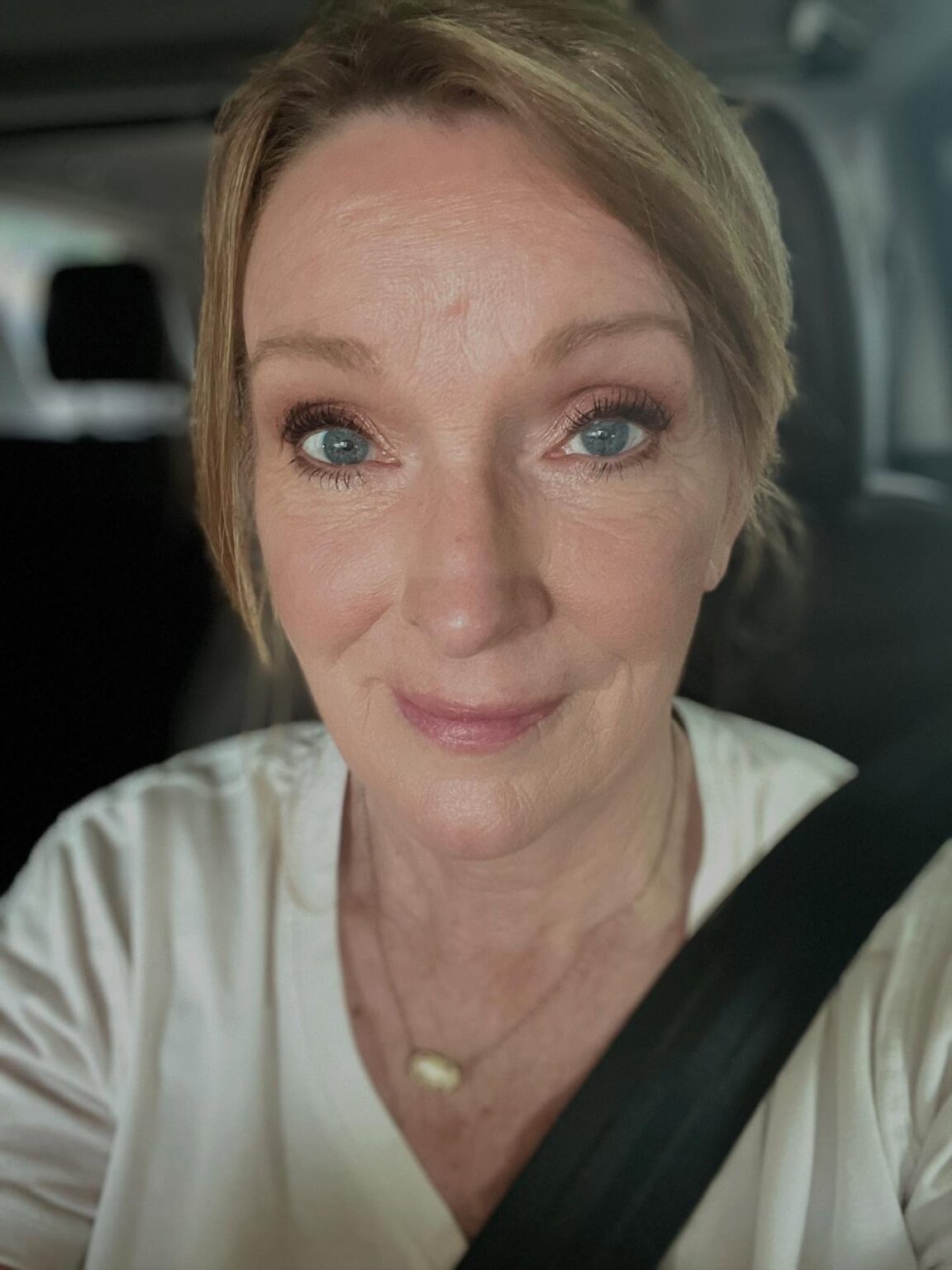 21+ Timeless Haircuts For Women Over 60 With Oval Faces That Stay In Style