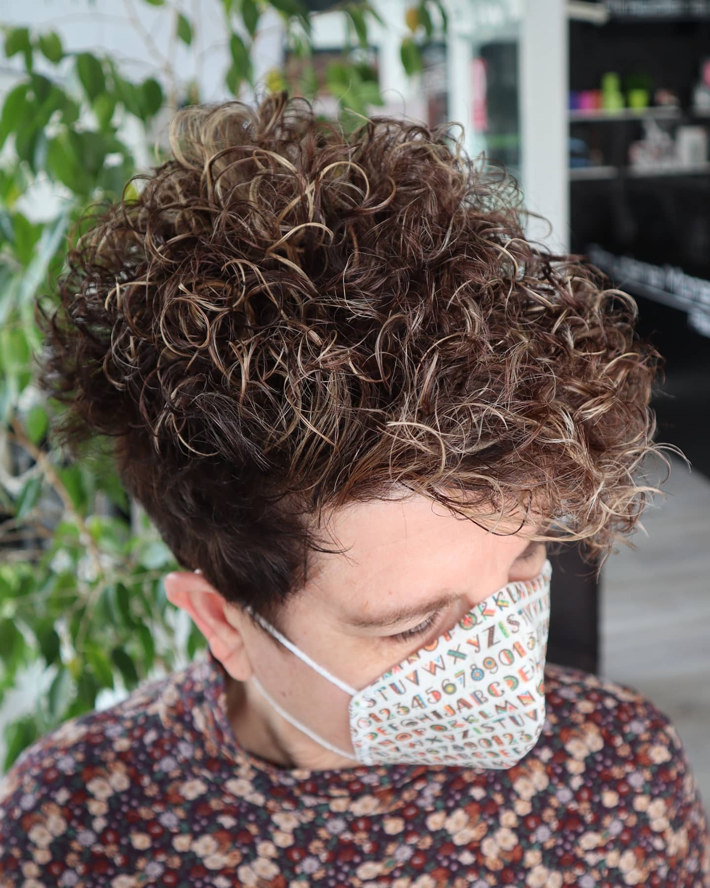 22 Soft Curly Hairstyles For Older Women That Feel Light And Bouncy ...