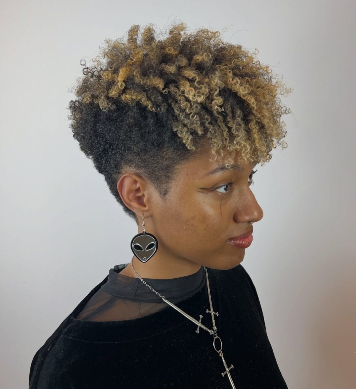 24 Inspiring Short Curly Hairstyles For Black Women That Stand Out